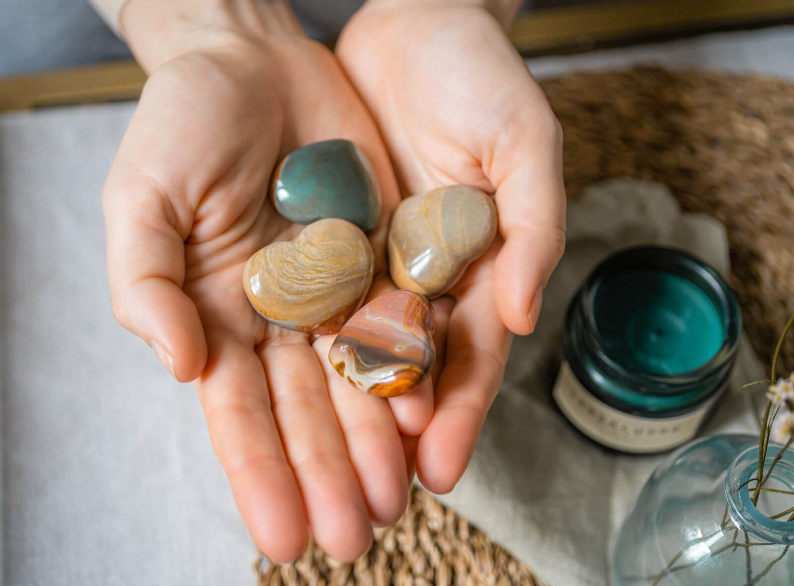 Guía del significado de la piedra jaspe marrón | Conscious Items